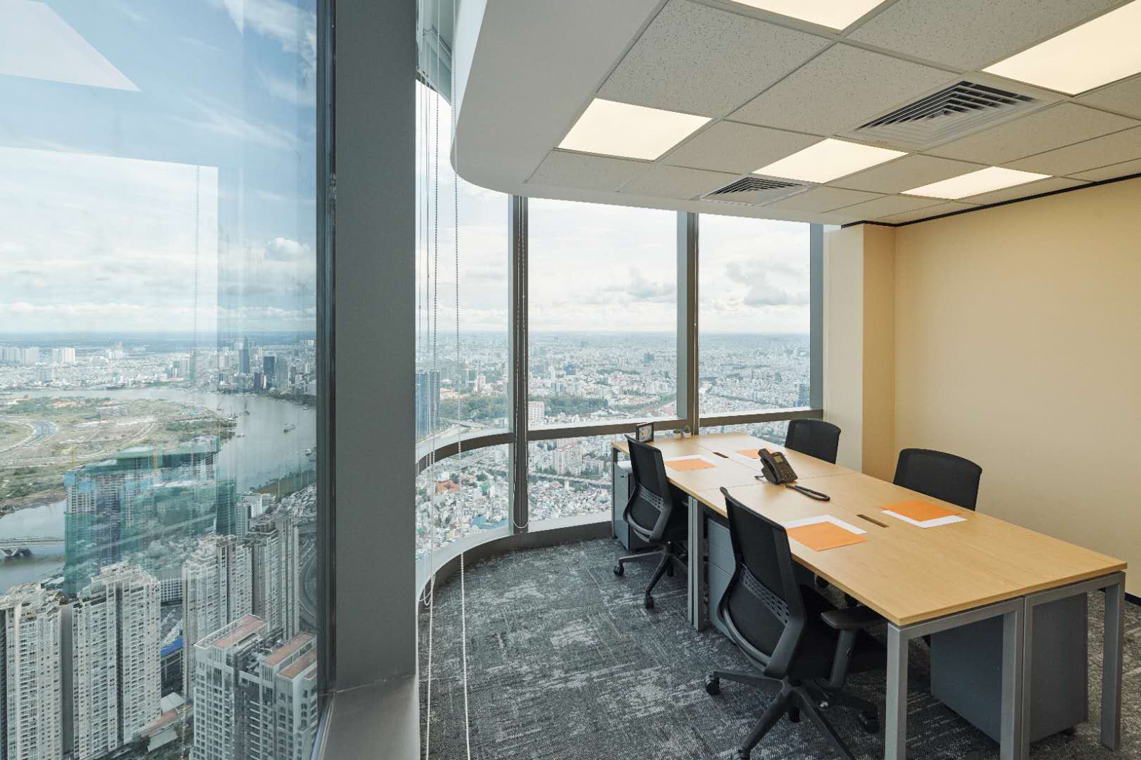 Landmark 81 – Office with Private Desk for 1-6 PAX – TALENT